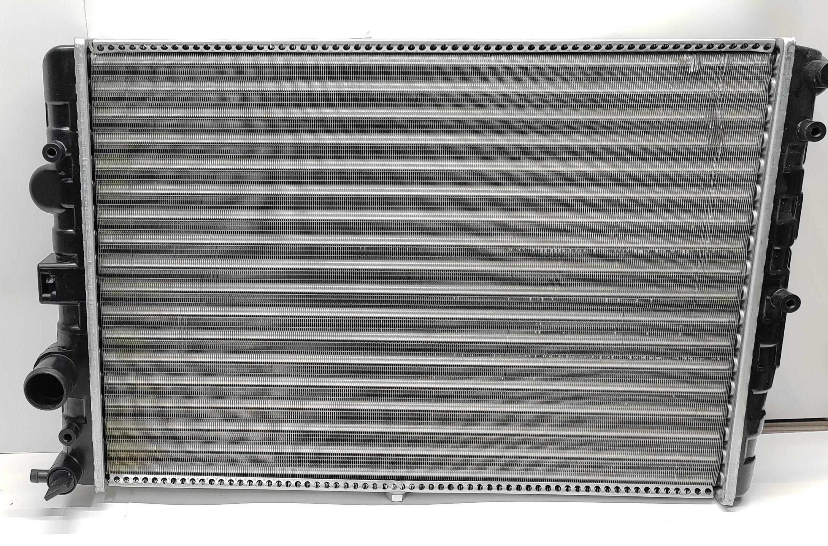 RADIADOR AGUA PARA VOLKSWAGEN SAVEIRO,GOL,PARATI 1998-2010 (377121253B ...